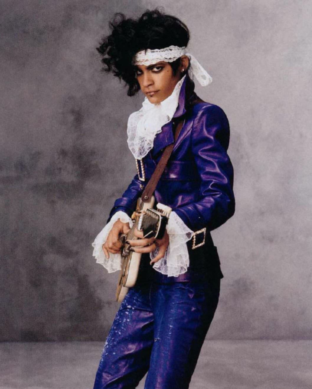 Head Rush | Vogue - Fashion - Read this story on Magzter.com