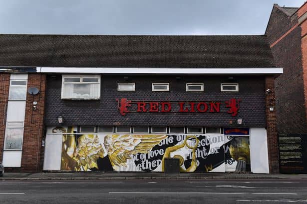Fallen Angels as pub scraps Robbie mural | Daily Mirror - Newspaper ...