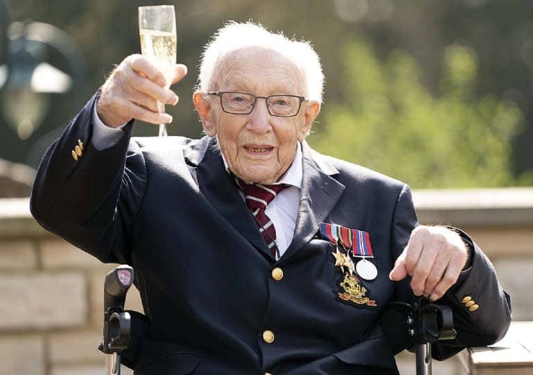 100,000 send birthday cards to fundraising NHS hero Capt Tom | Daily ...