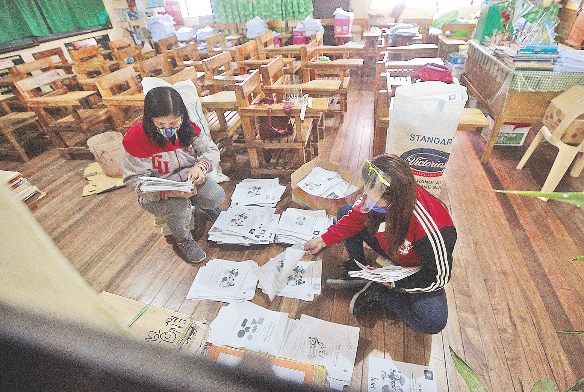 Schools Open Today; Teachers Aay DepEd Not Ready | The Philippine Star ...