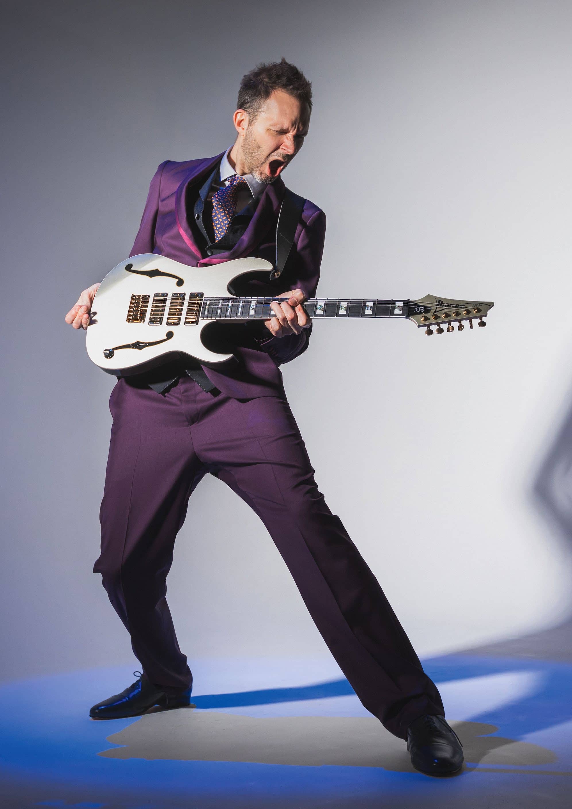 Paul Gilbert Video Masterclass | Guitar Techniques - Entertainment ...